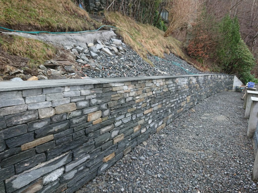 Natursteinsmur - Anleggsgartner Ellingsen AS